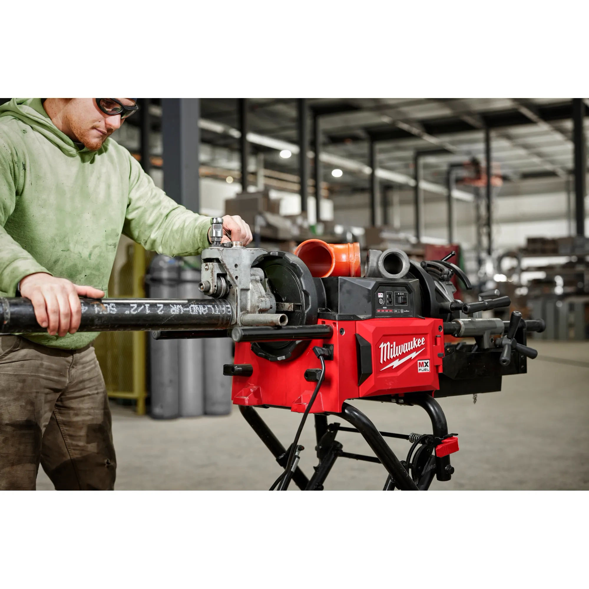 MX FUEL™ Pipe Threading Machine | Milwaukee Tool