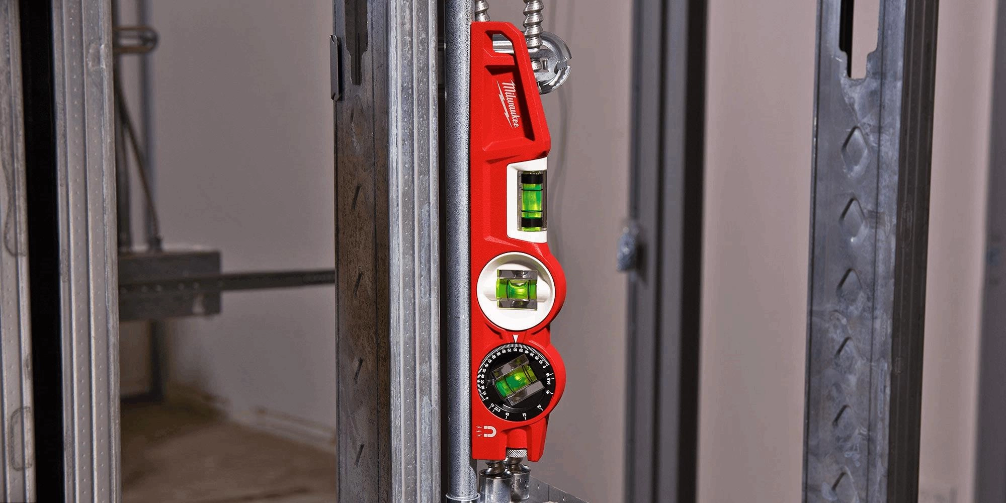 Compact and REDSTICK Magnetic Levels and Levelling Sets | Milwaukee Tool