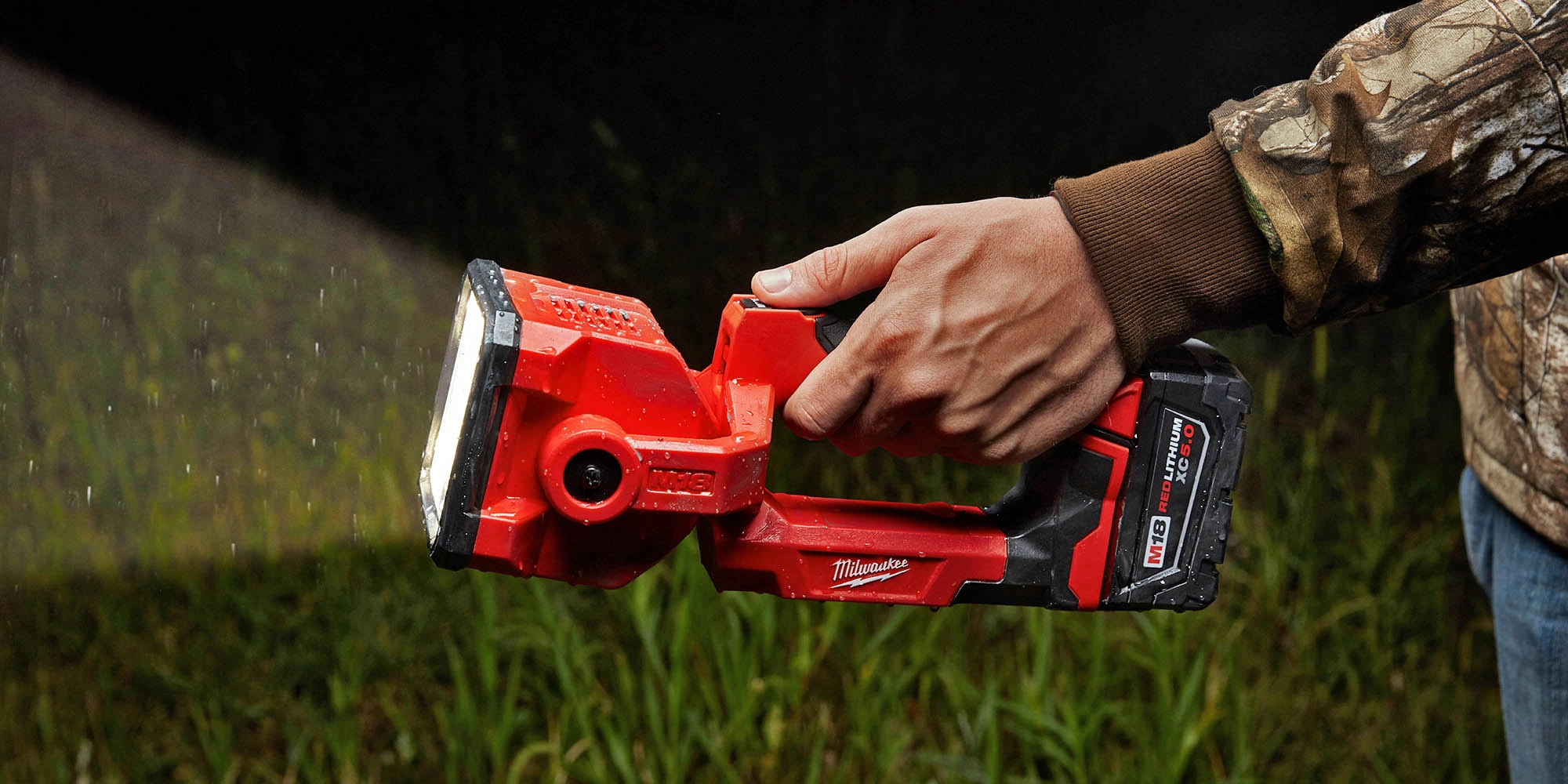 M18 and M12 Handheld Work, Search and Spot Lights | Milwaukee Tool